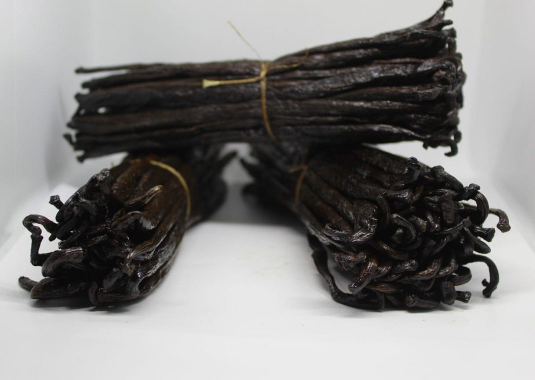 Traditional cultivation of bourbon vanilla beans in Madagascar - Horti ...